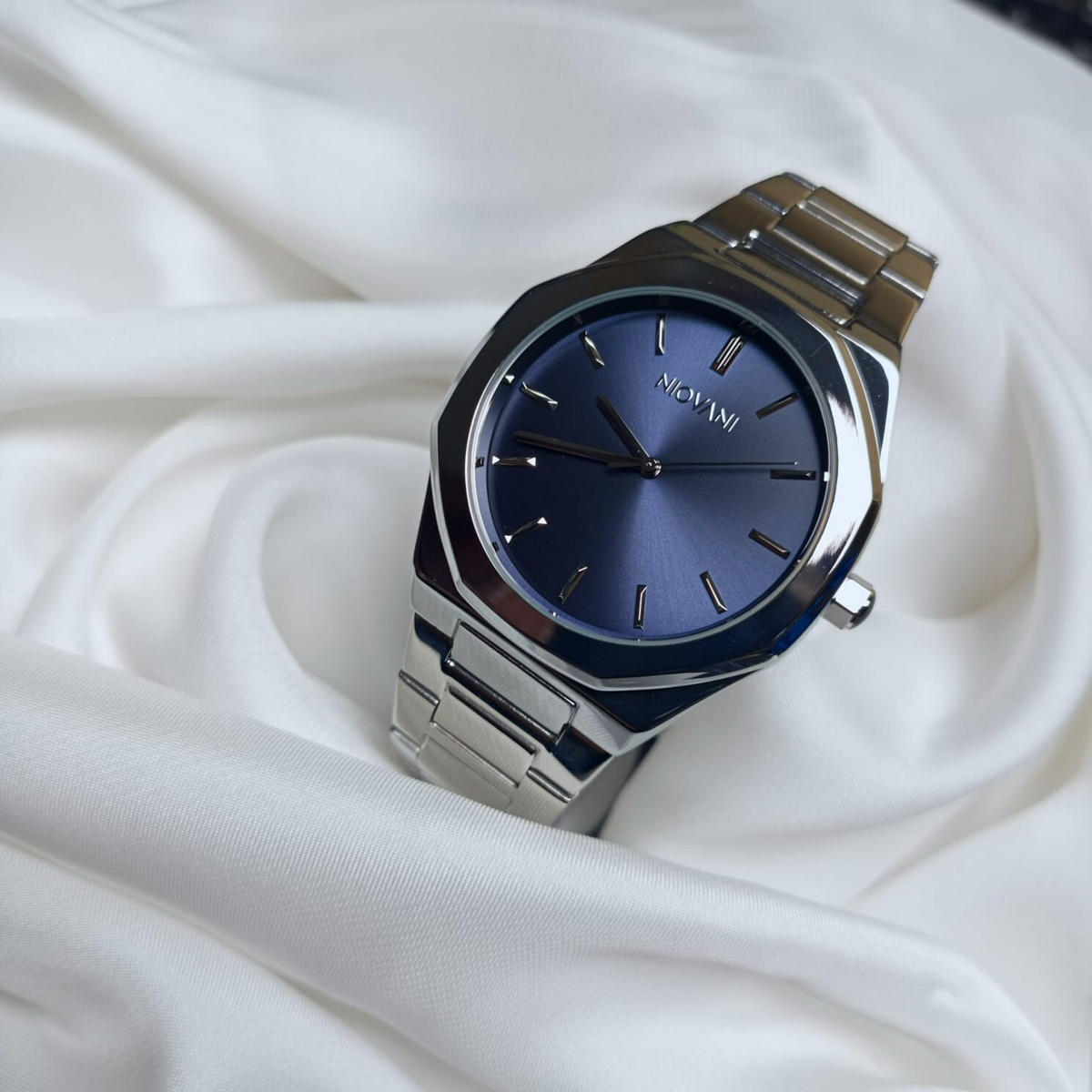 Niovani Millionaire (Sparkling Silver & Blue) - Men's Watch - 1 Year W
